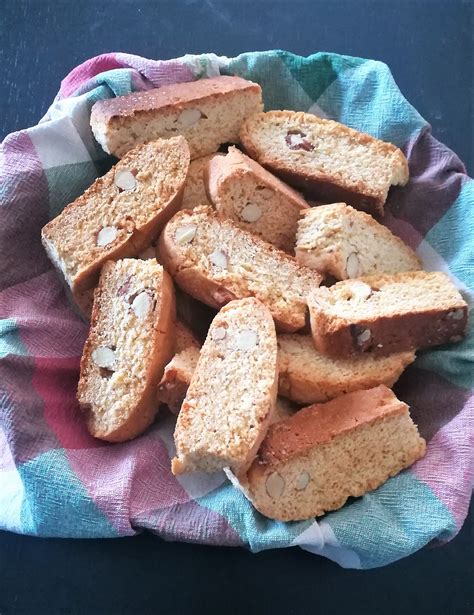 Biscotti alle Mandorle Fatti in Casa: La Ricetta Segreta della Nonna! 👵🇮🇹 | Ostaria alla Torre